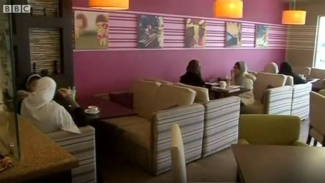 Inside Egypt's First 'Islamic Cafe'
